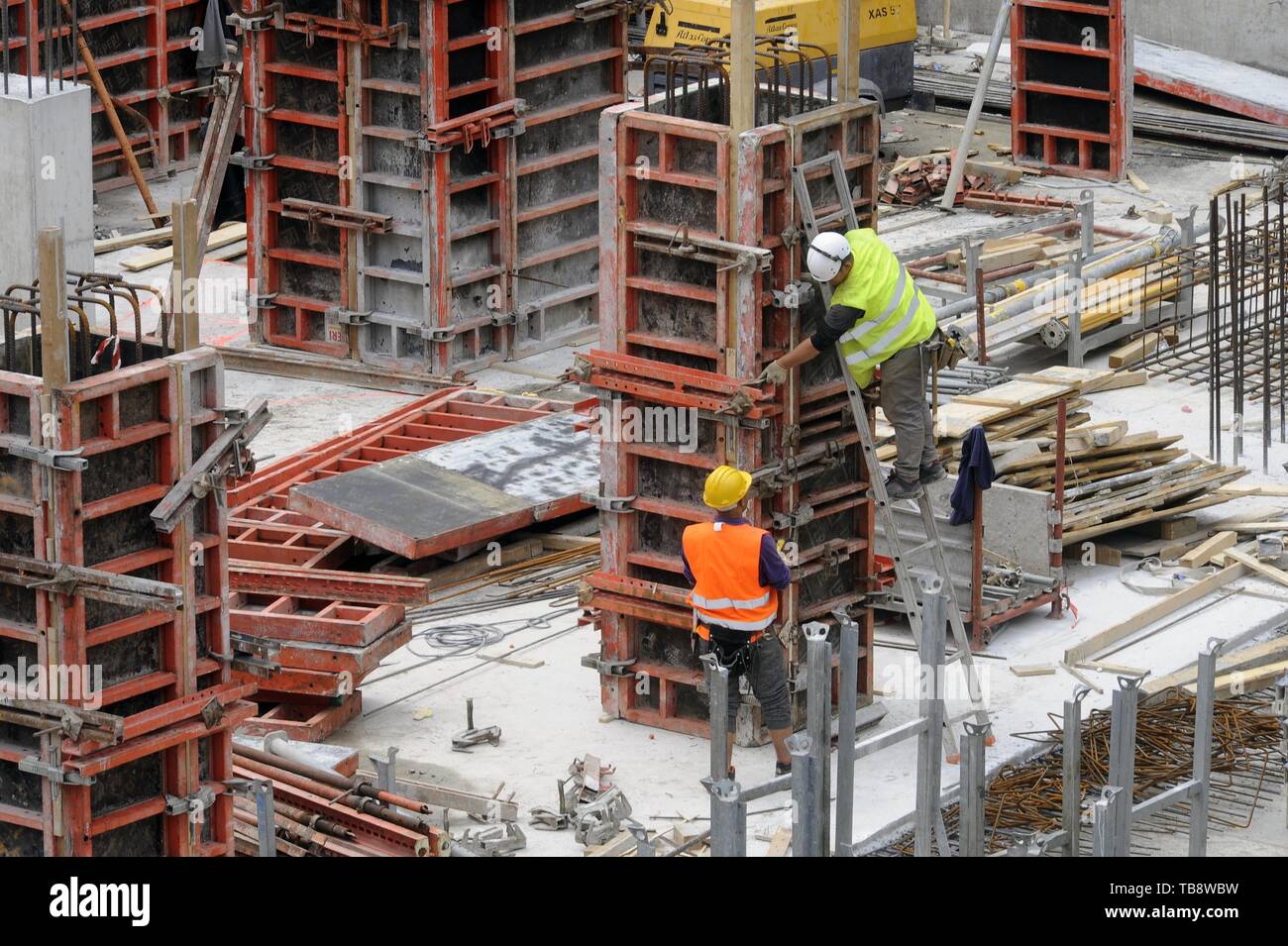 Milan (Italy), construction site for a new skyscraper Stock Photo - Alamy