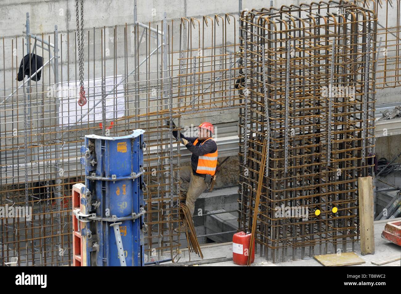 Milan (Italy), construction site for a new skyscraper Stock Photo - Alamy