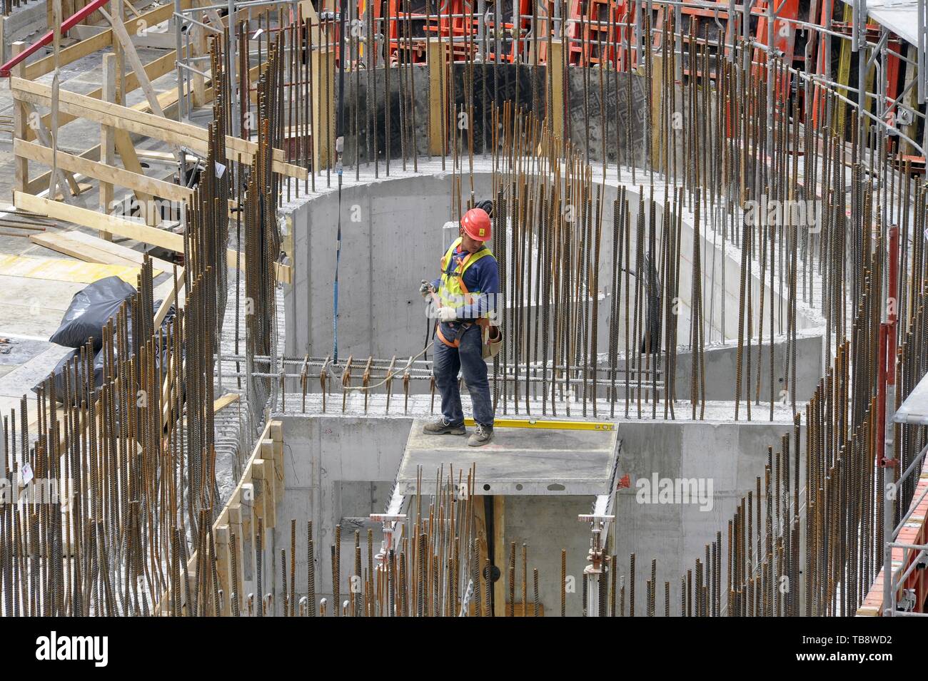 Milan (Italy), construction site for a new skyscraper Stock Photo - Alamy