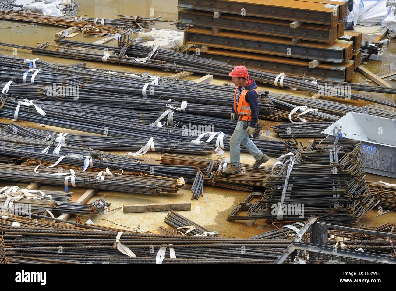 Milan (Italy), construction site for a new skyscraper Stock Photo - Alamy