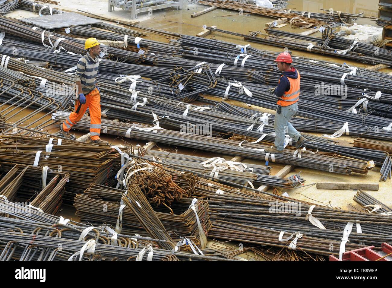 Milan (Italy), construction site for a new skyscraper Stock Photo - Alamy