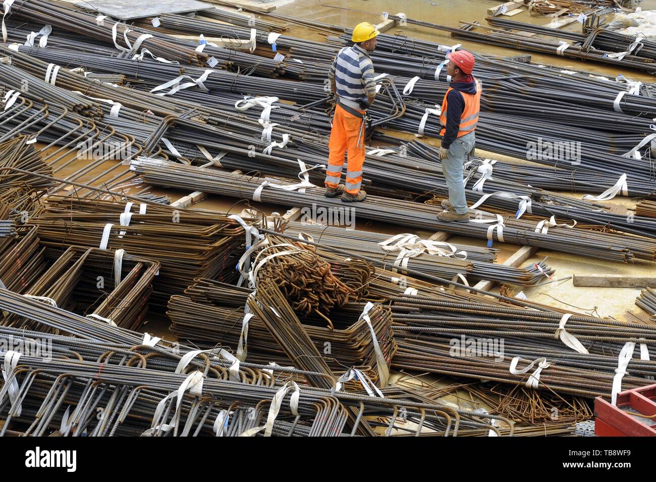 Milan (Italy), construction site for a new skyscraper Stock Photo - Alamy