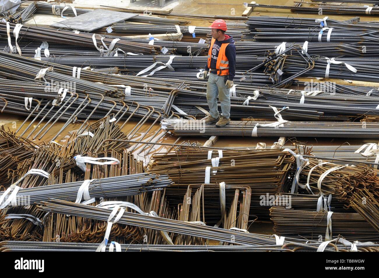 Milan (Italy), construction site for a new skyscraper Stock Photo - Alamy