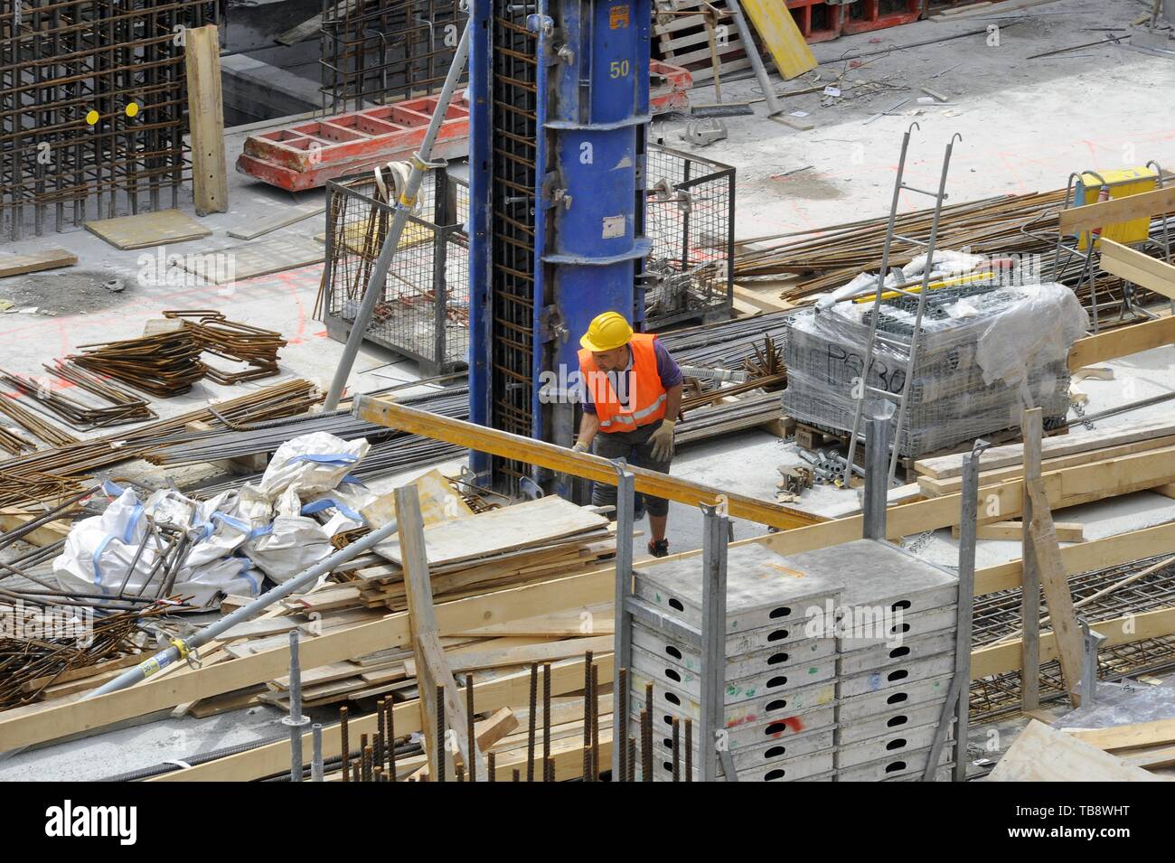 Milan (Italy), construction site for a new skyscraper Stock Photo - Alamy