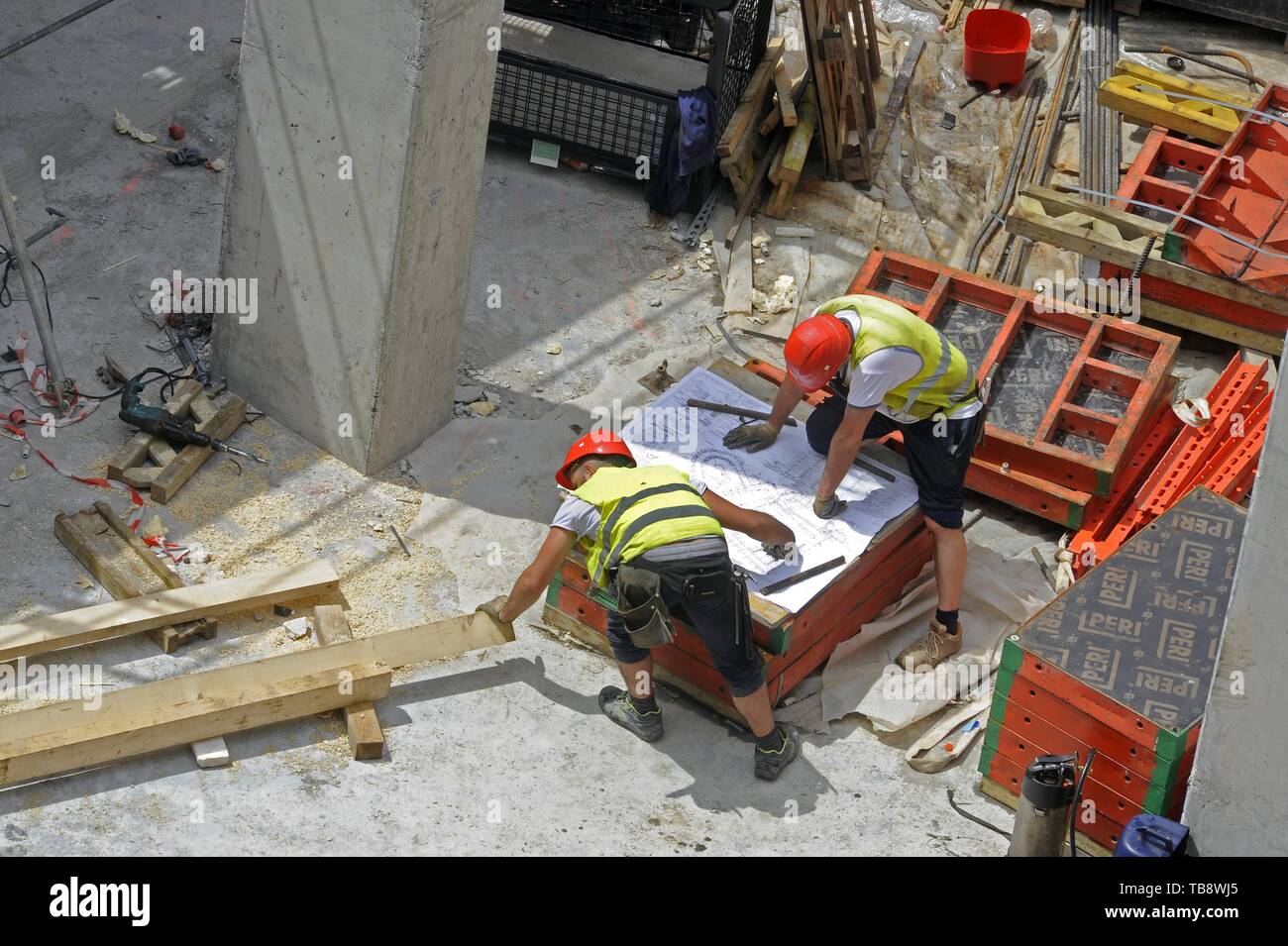 Milan (Italy), construction site for a new skyscraper Stock Photo - Alamy