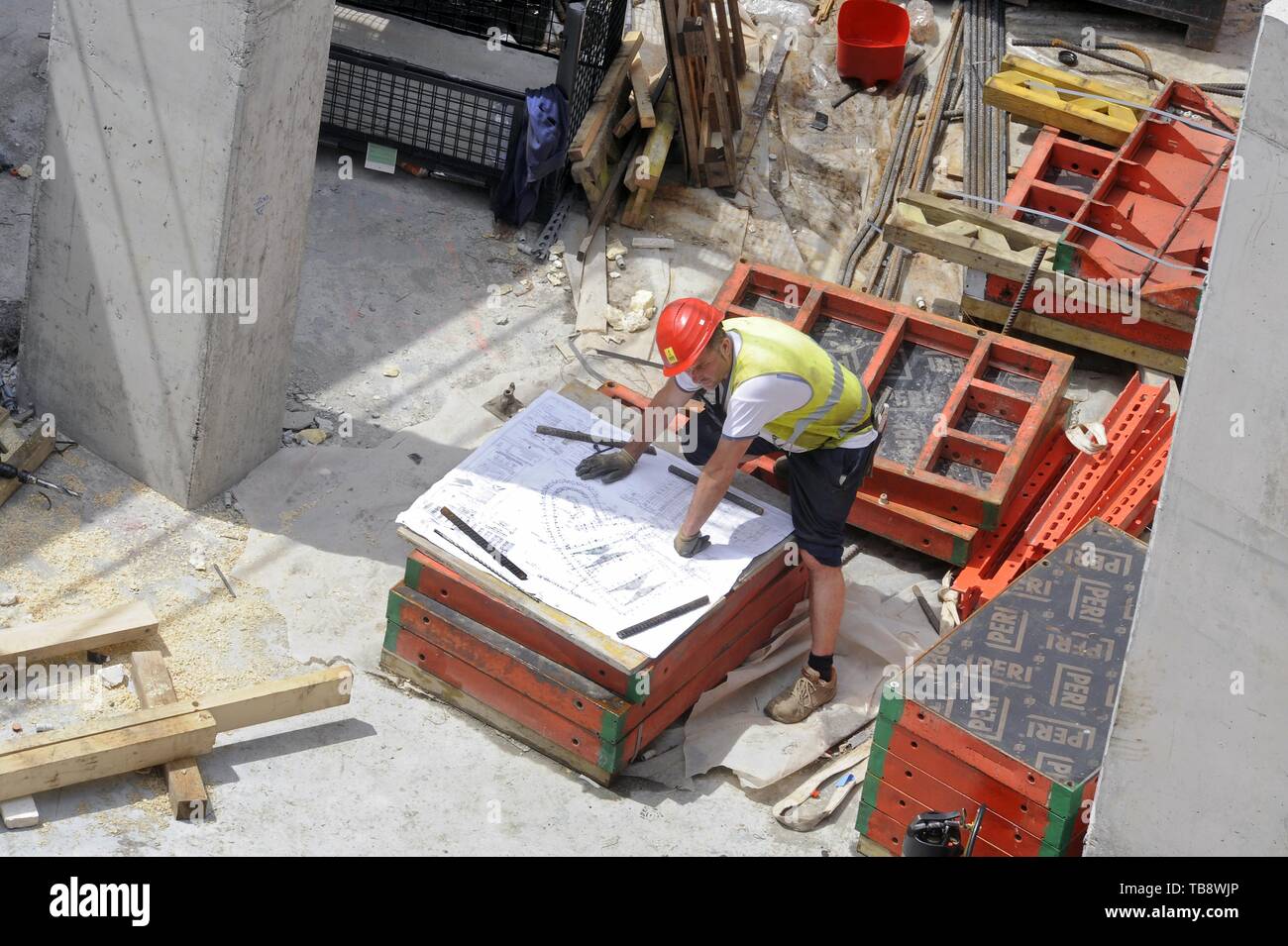 Milan (Italy), construction site for a new skyscraper Stock Photo - Alamy