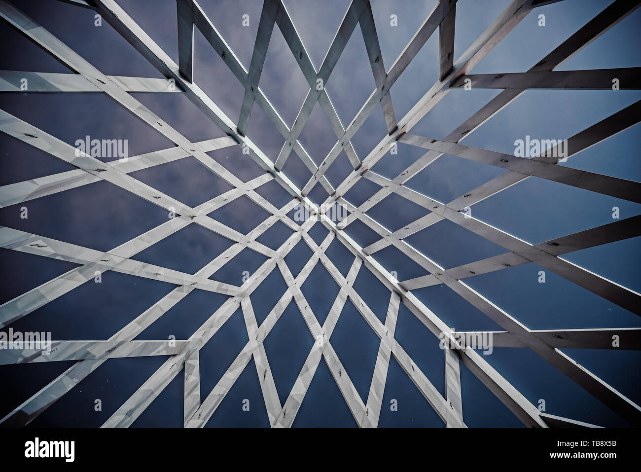 Geometric center hi-res stock photography and images - Alamy