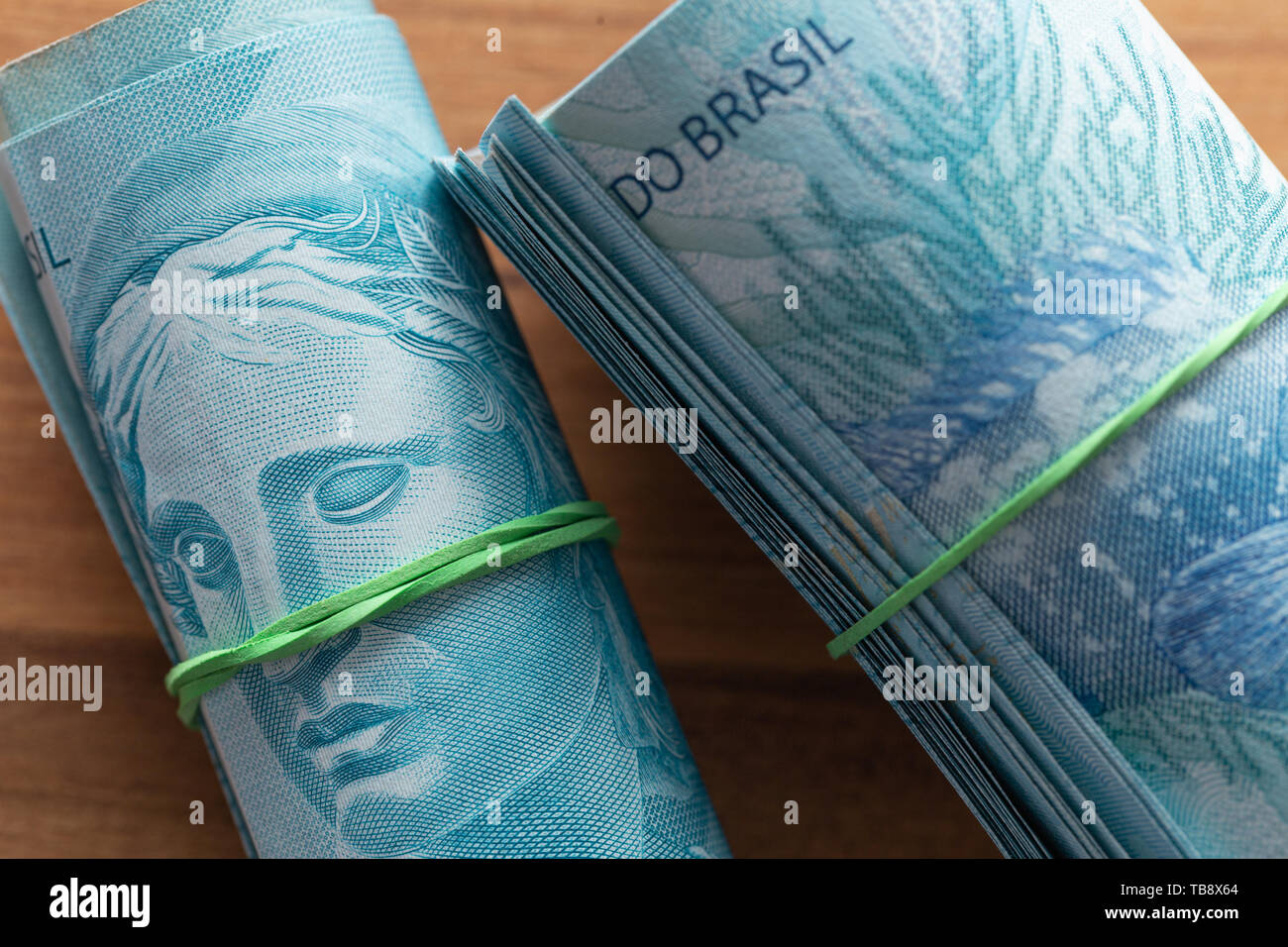 Brazilian money, denominations of 100 reais Stock Photo - Alamy