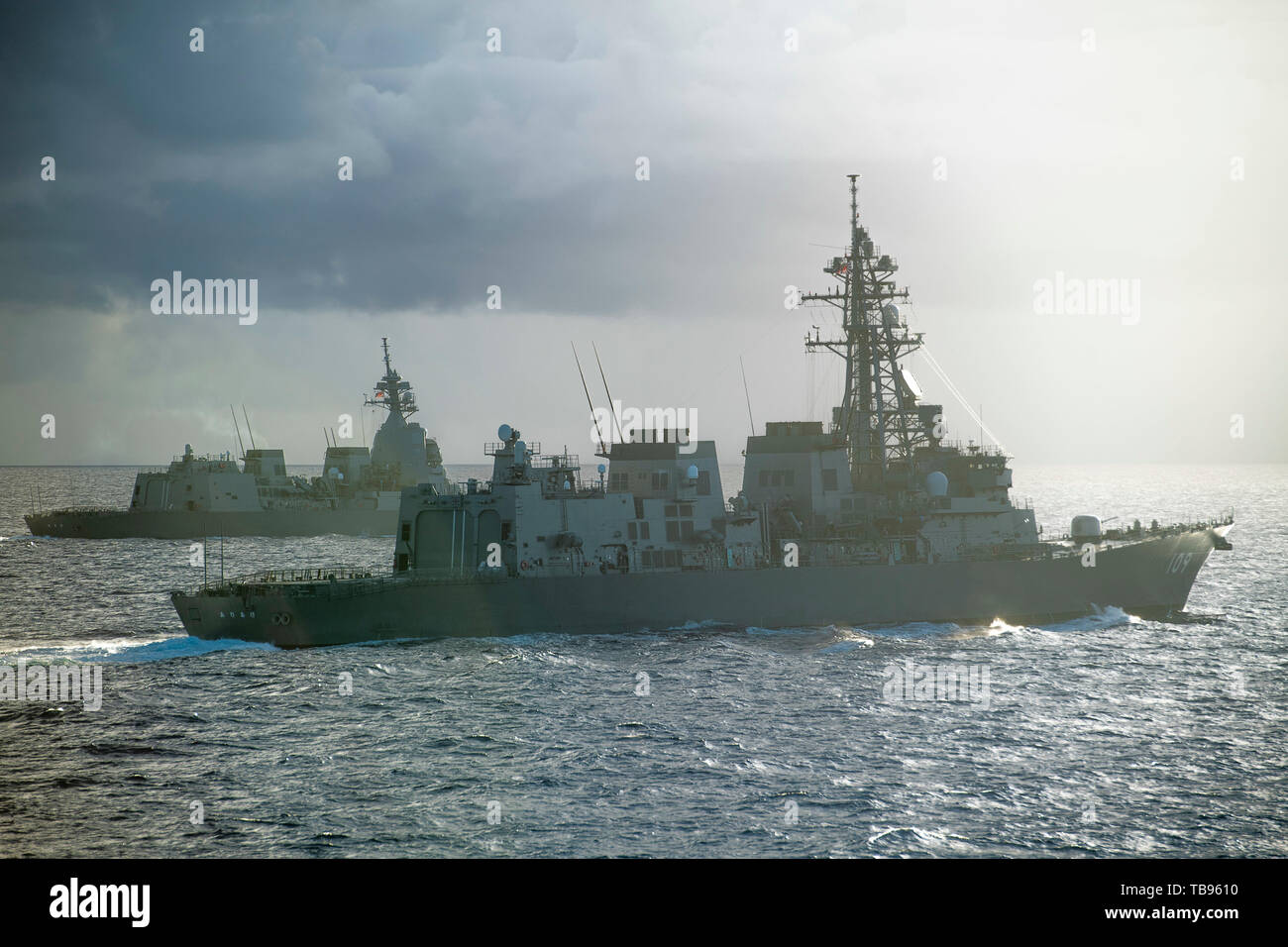 190529-N-CL550-0211 PHILIPPINE SEA (May 29, 2019) Japanese Maritime ...