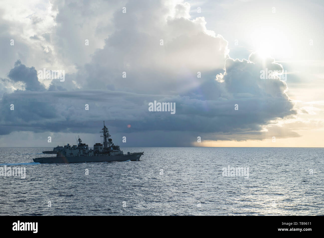 190529-N-CL550-0228 PHILIPPINE SEA (May 29, 2019) Japanese Maritime ...