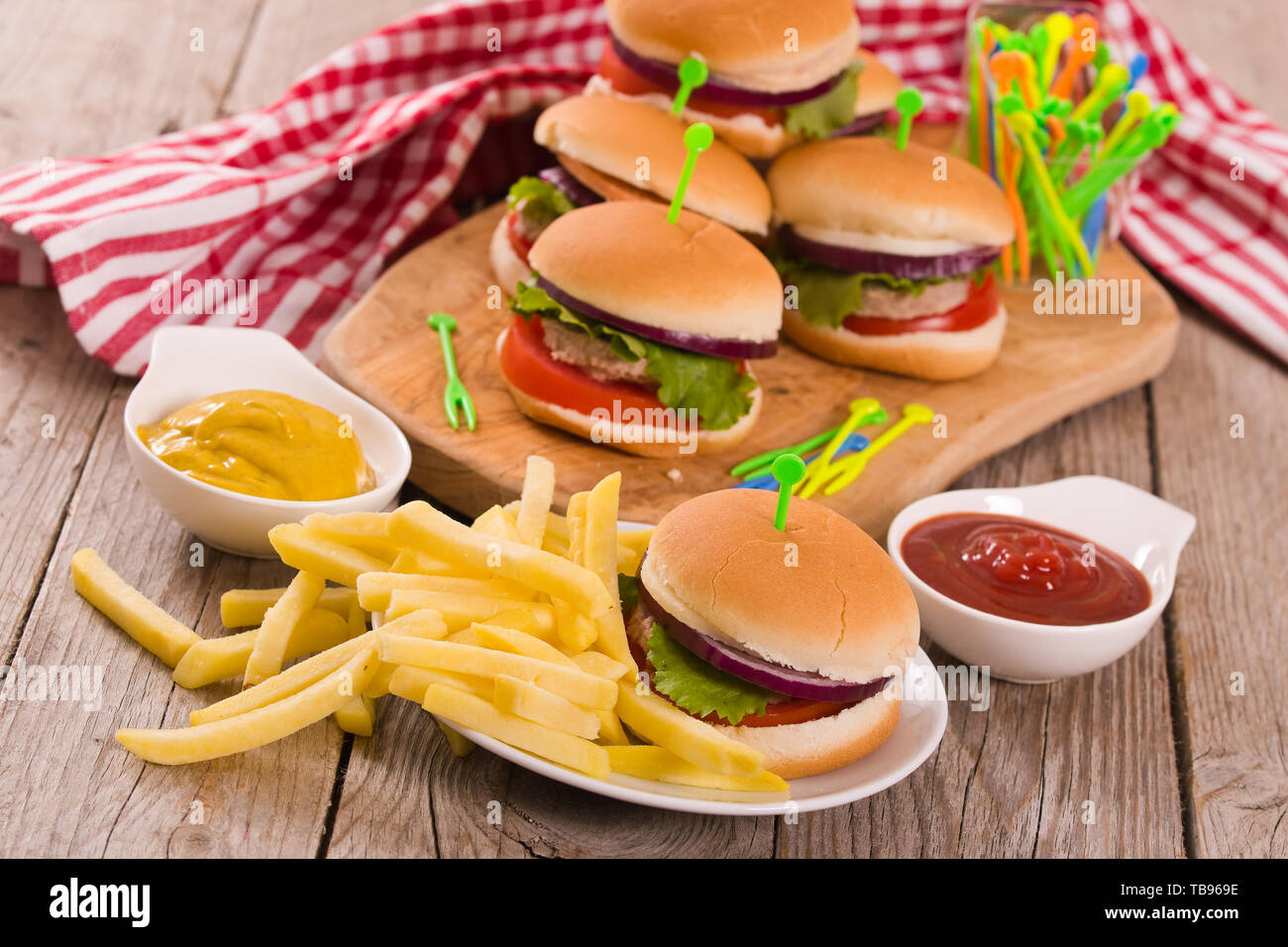 Mini burgers hi-res stock photography and images - Alamy