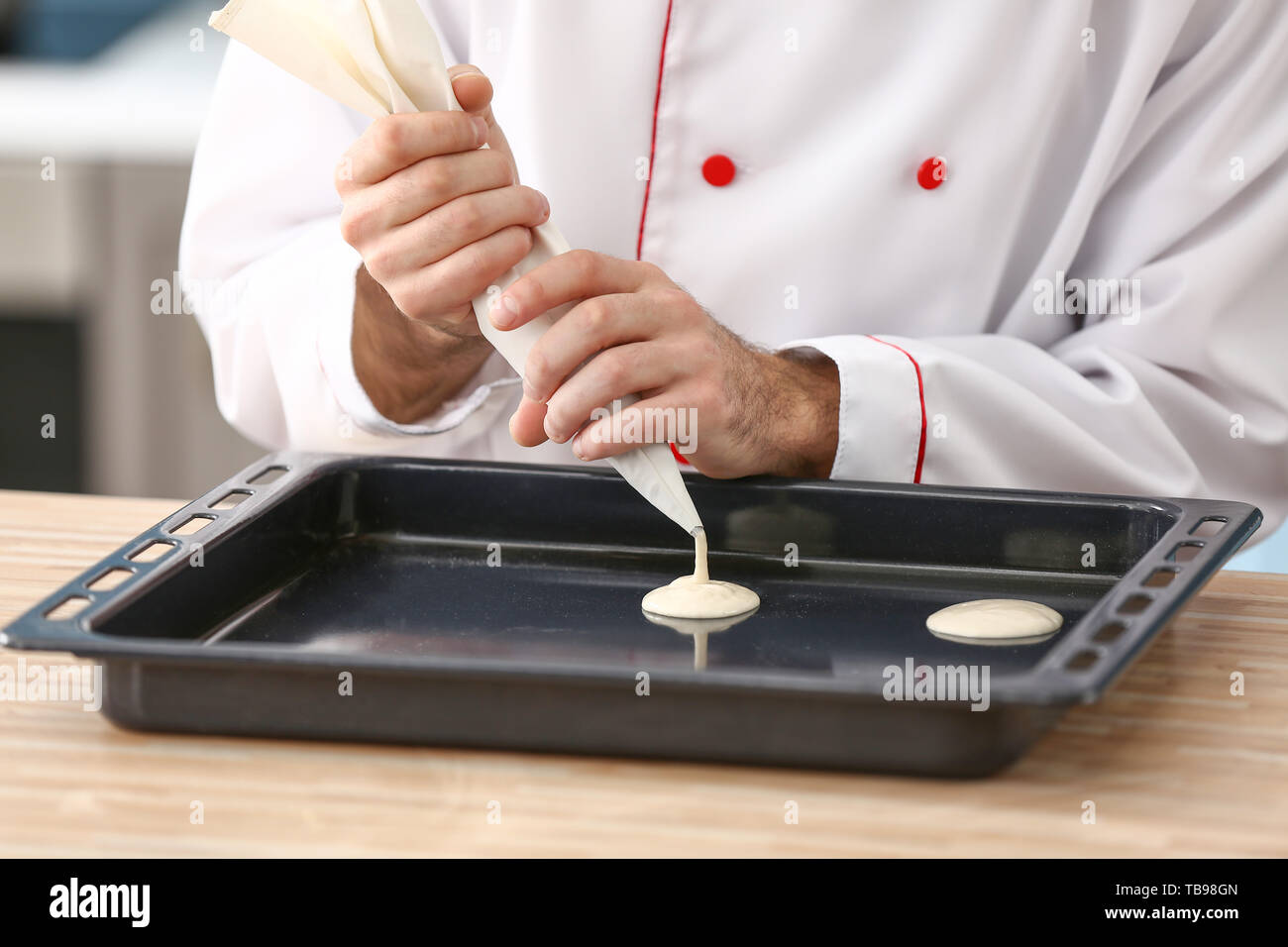 Closeup male confectioner hand hi-res stock photography and images - Alamy