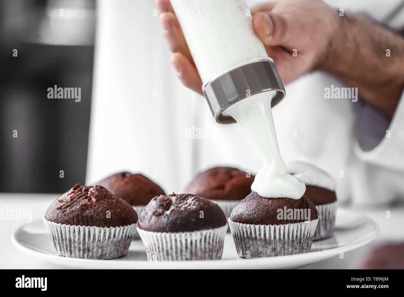 Young confectioner decorating cupcakes hi-res stock photography and ...