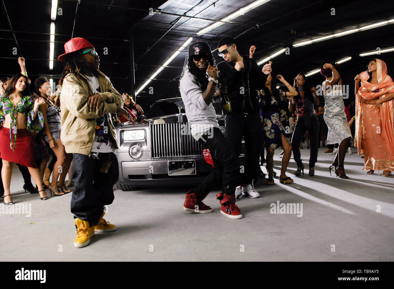 Rappers Drake and Lil Wayne on the set of their music video with Young ...