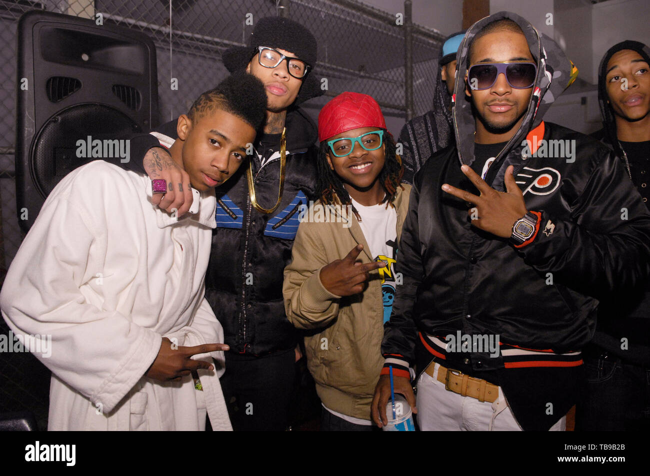 (L-R) Rappers Lil Twist, Tyga, Lil Chuckee and Omarion on the set of ...