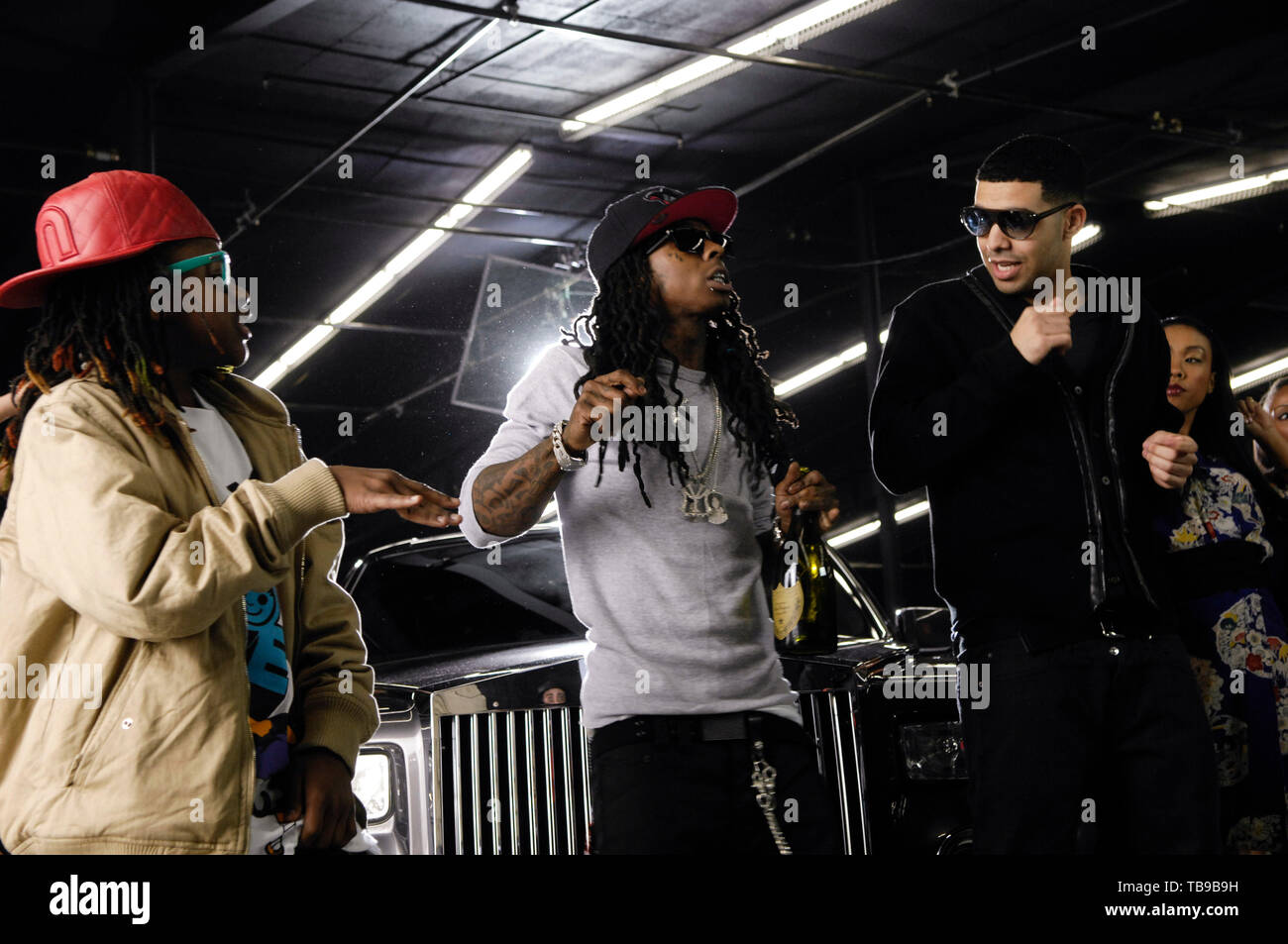 Rappers Drake and Lil Wayne on the set of their music video with Young ...