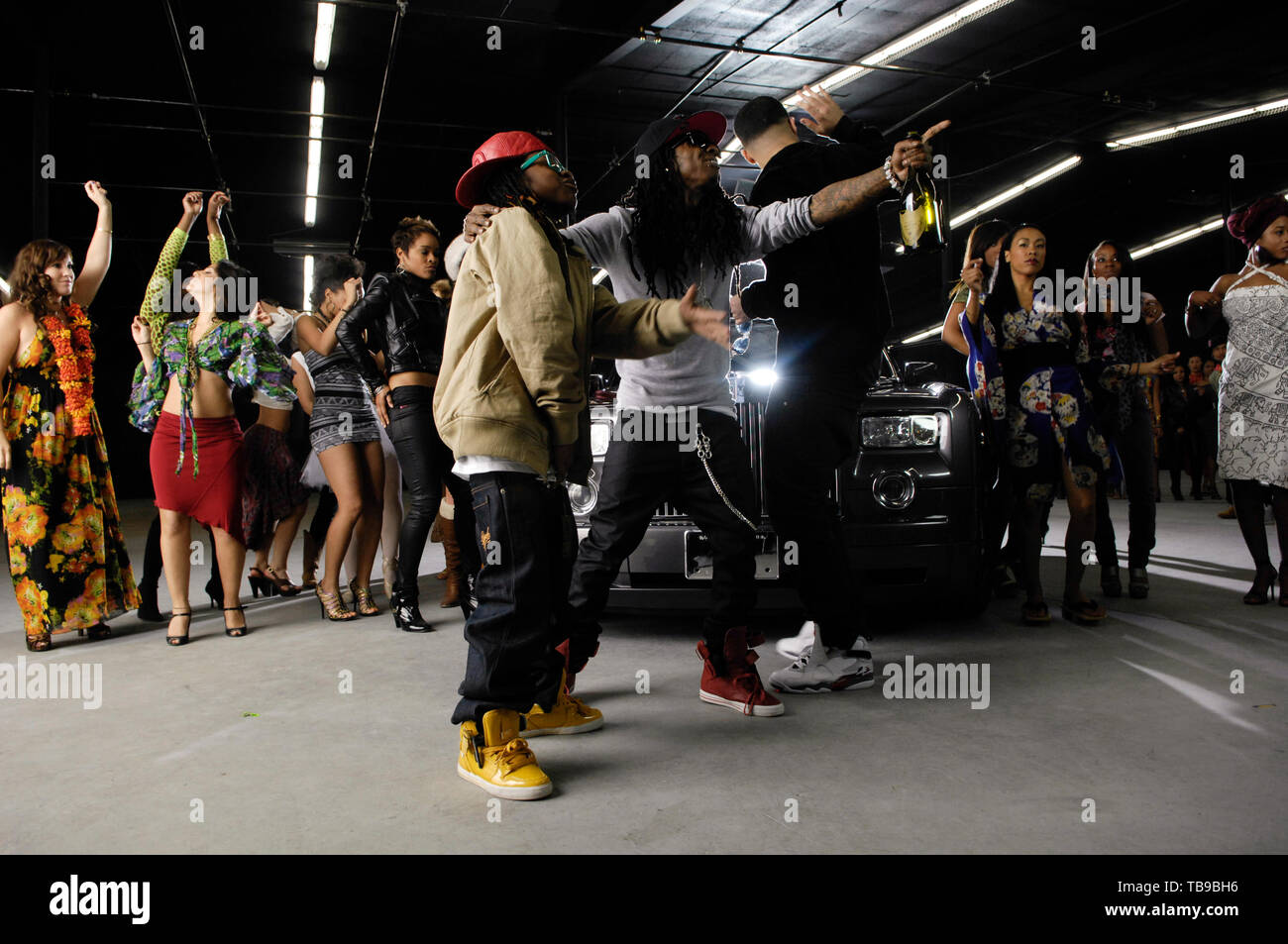 Rappers Drake and Lil Wayne on the set of their music video with Young ...