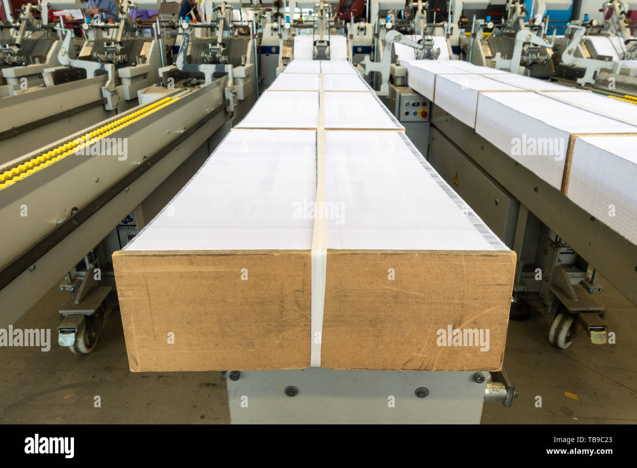 Paper Hopper Signatures Stacked Folding Machine Supply Feed Printing ...