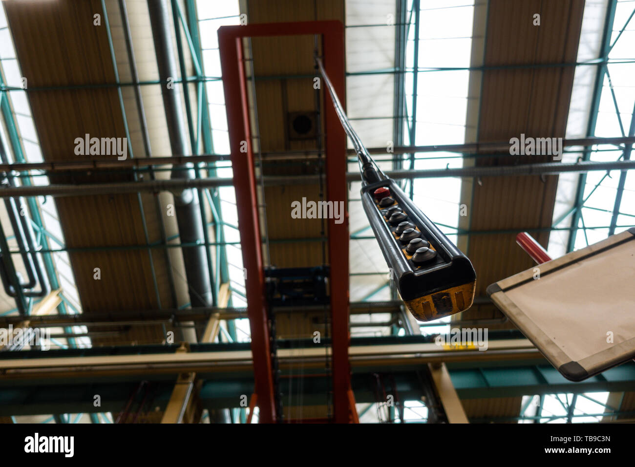 Person lifting heavy object hi-res stock photography and images - Alamy