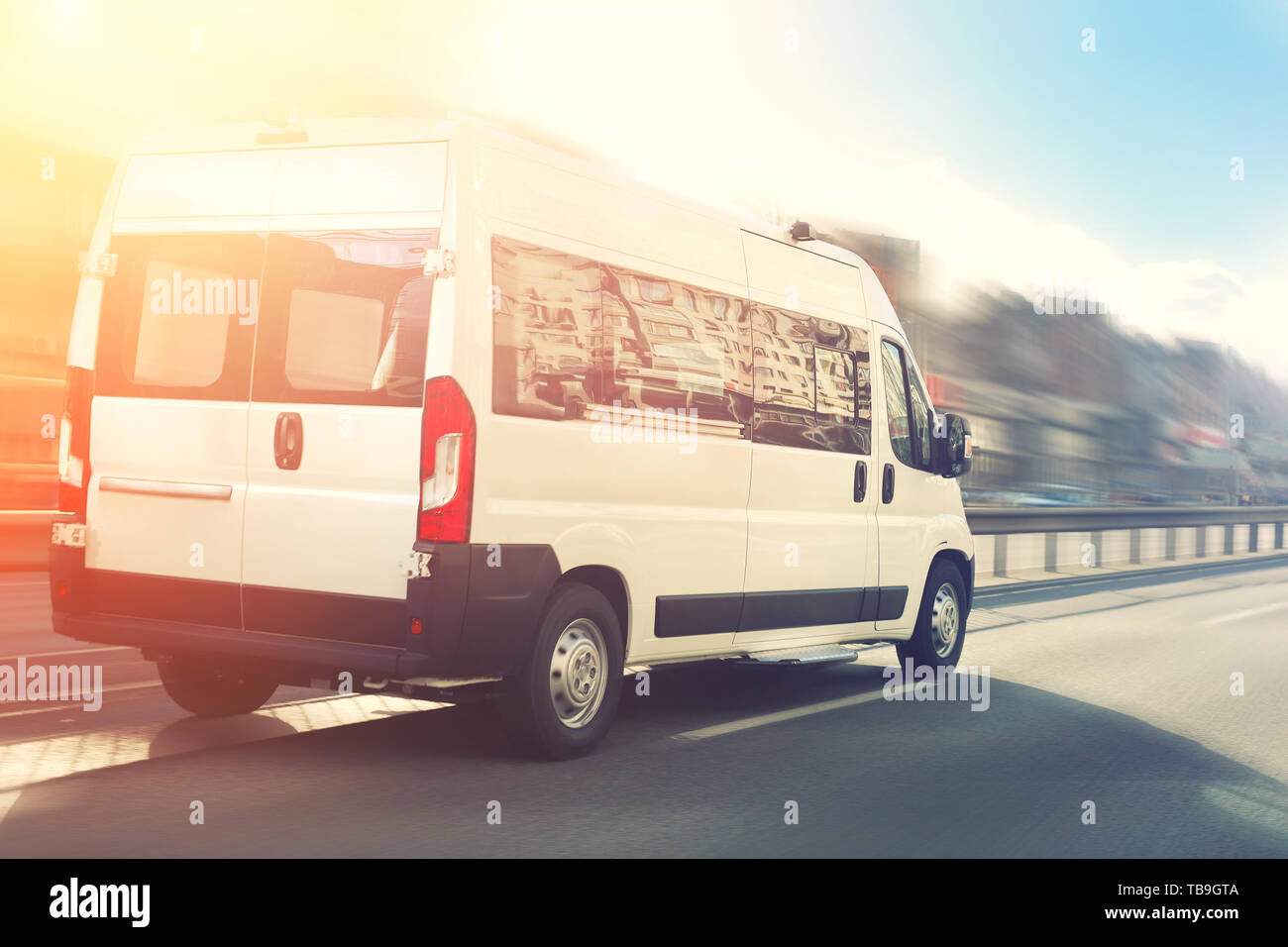 Airport shuttle van hi-res stock photography and images - Alamy