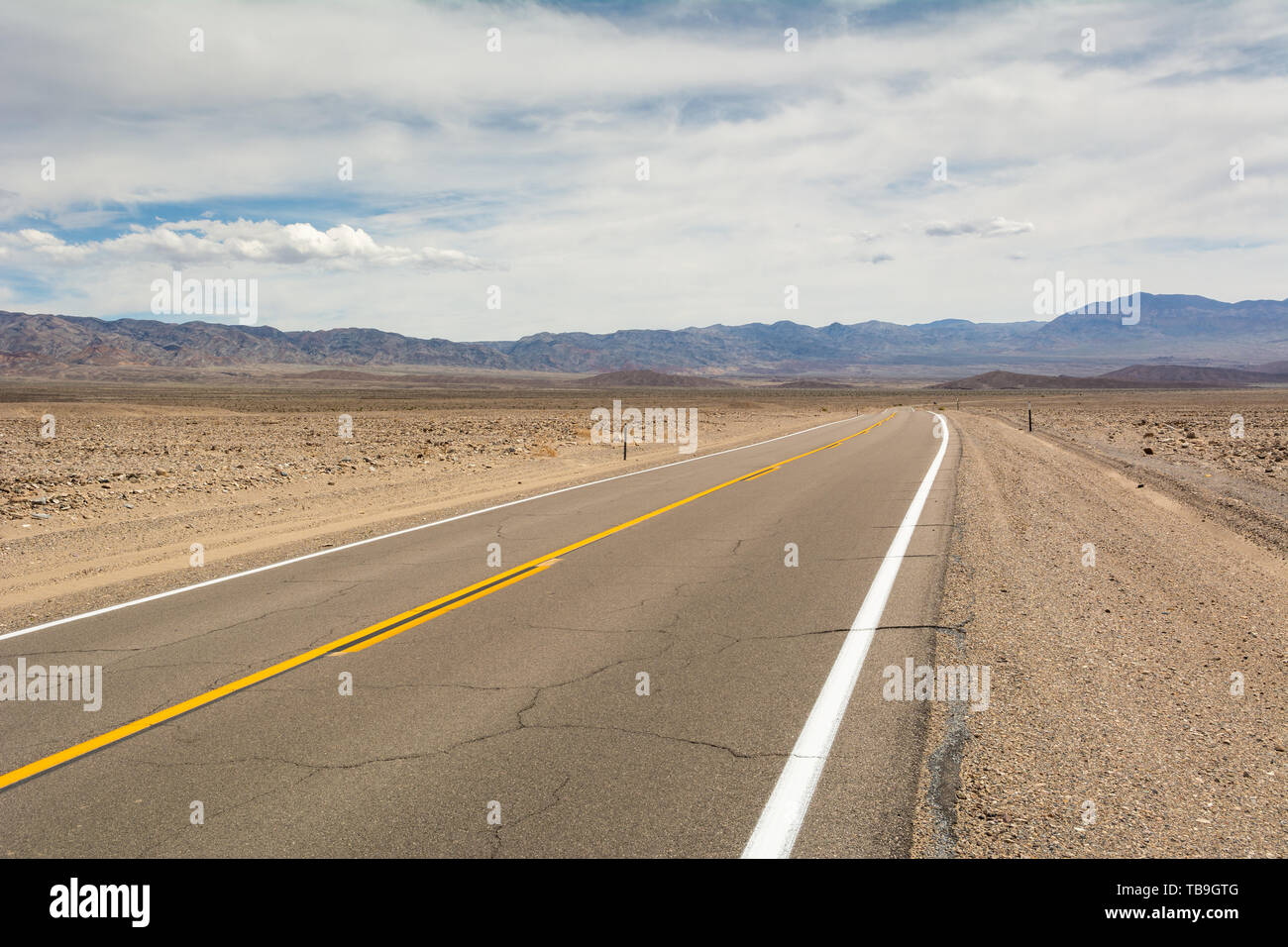 Death valley roadway hi-res stock photography and images - Alamy