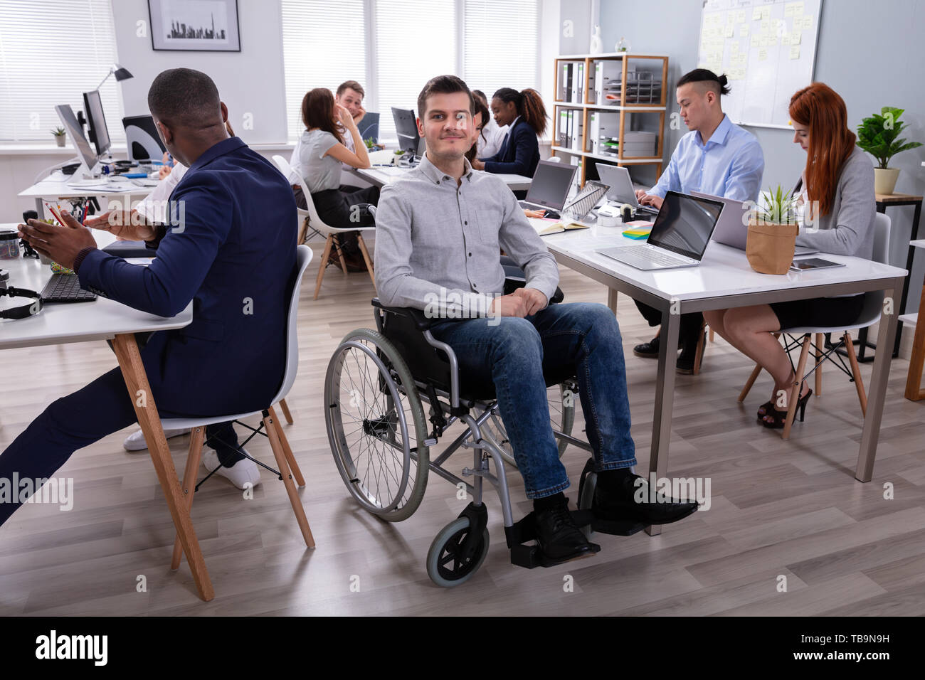 Physically disabled people hi-res stock photography and images - Alamy