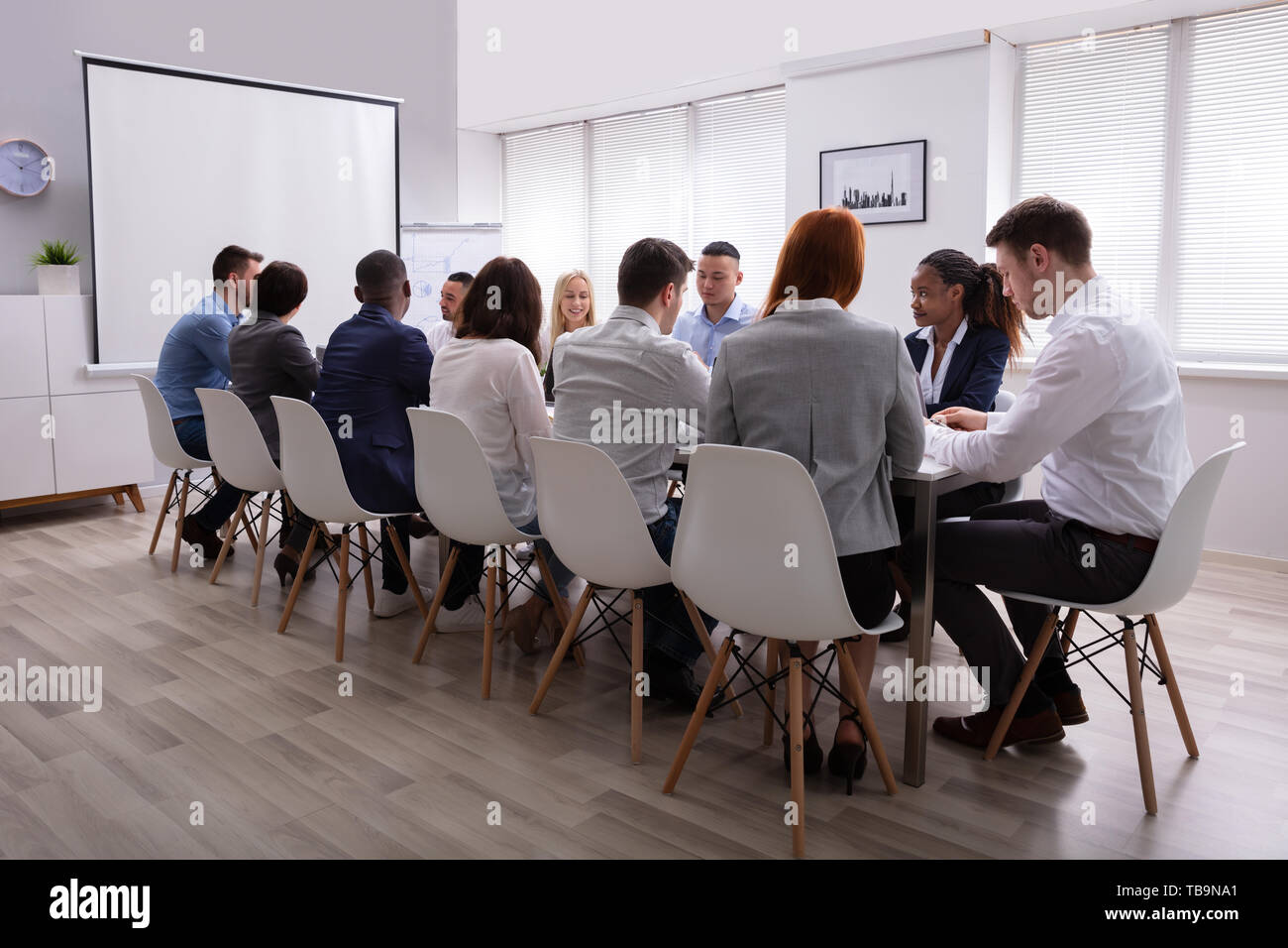 Group around office table hi-res stock photography and images - Alamy