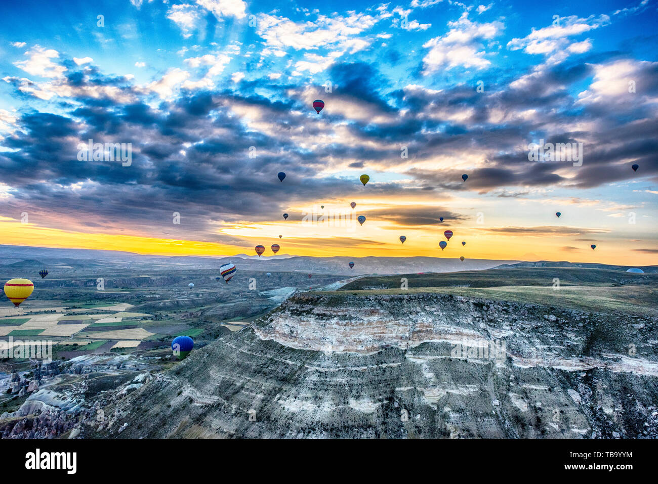 Scenery balloons hi-res stock photography and images - Alamy