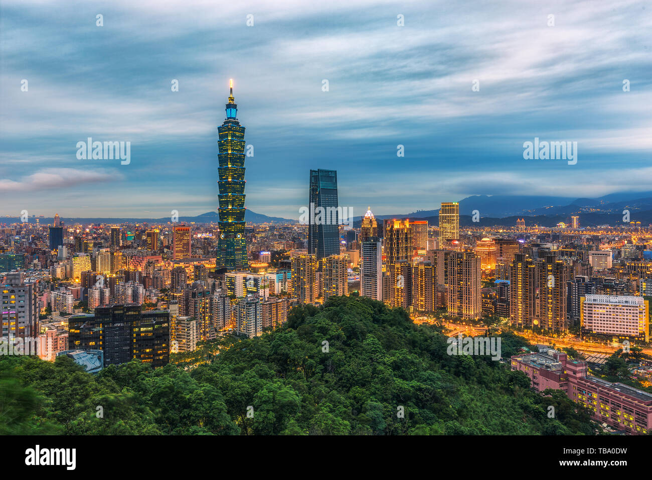 Night view of Taipei 101 building Stock Photo - Alamy
