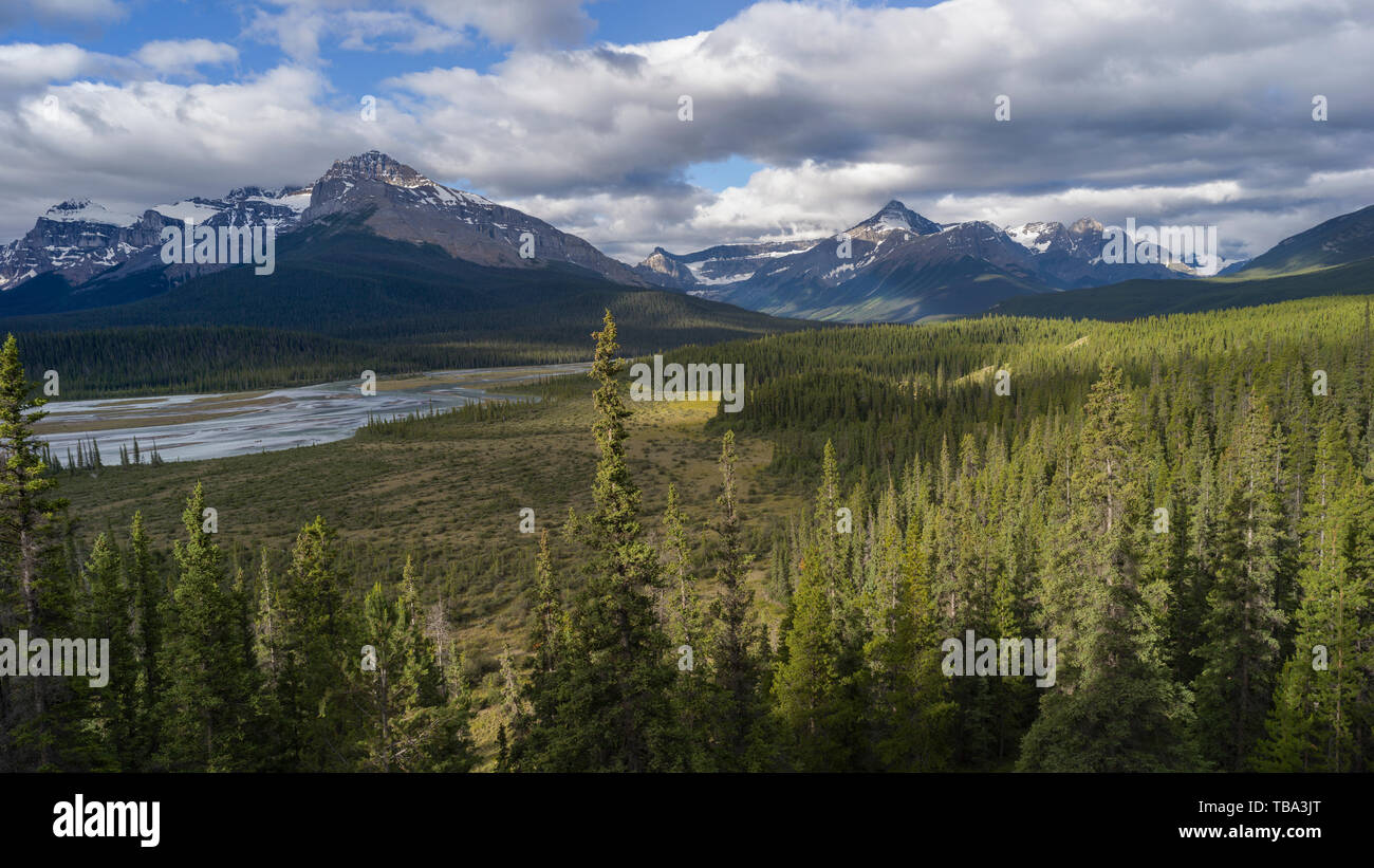 Saskatchewan lakes hi-res stock photography and images - Alamy