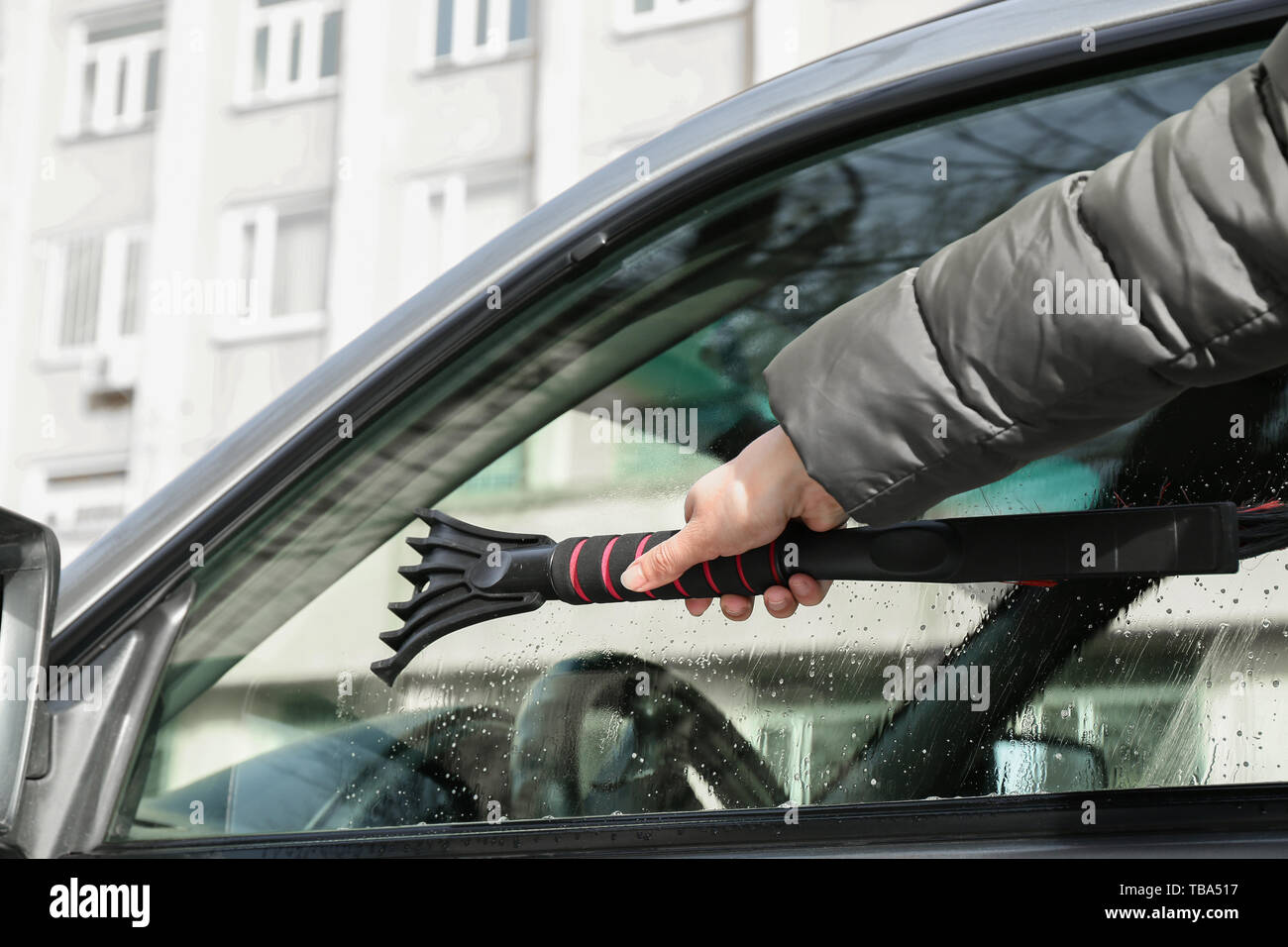 Car windows cleaning hi-res stock photography and images - Alamy