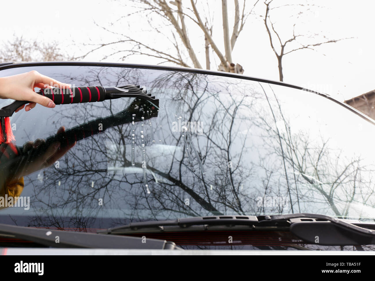 Cleaning car window hi-res stock photography and images - Alamy