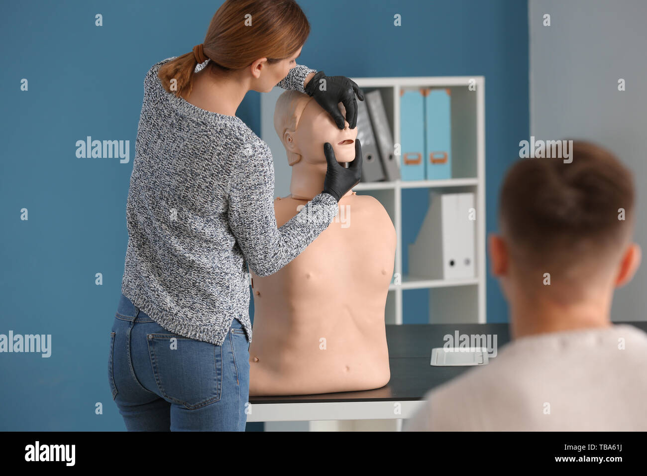 Perform cpr hi-res stock photography and images - Alamy