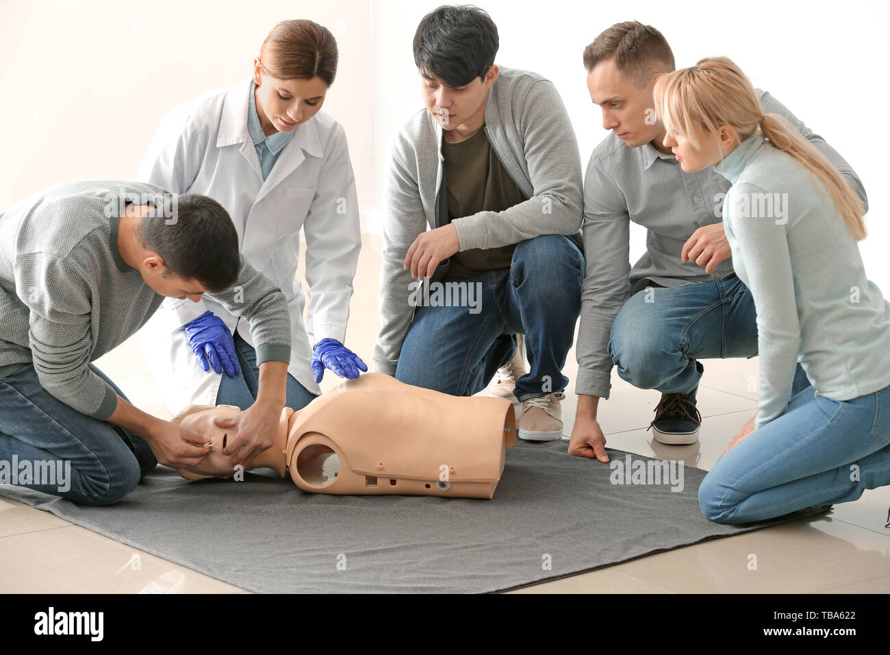 People learning to provide first aid at training course Stock Photo - Alamy