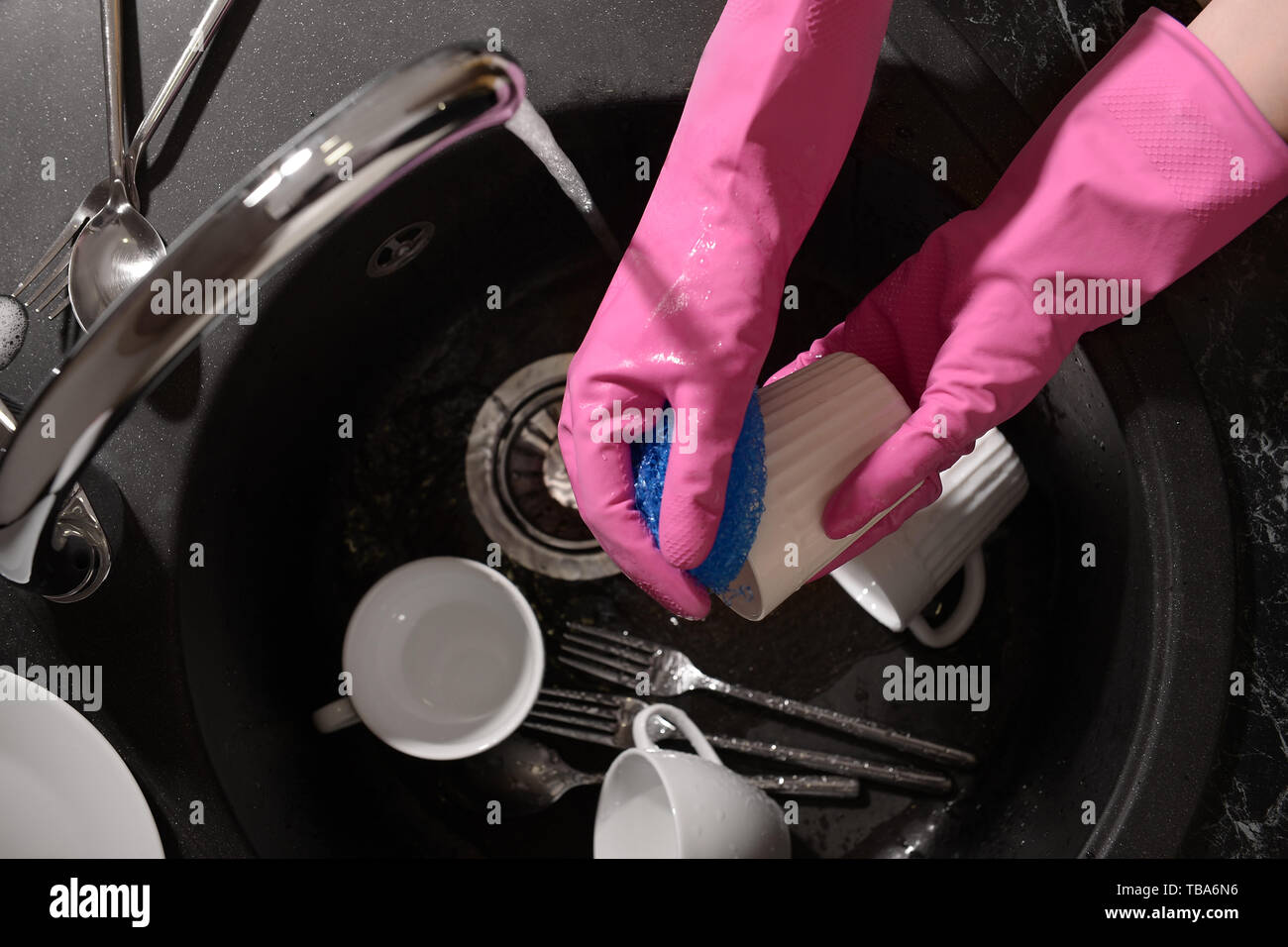 Cup in sink hi-res stock photography and images - Alamy