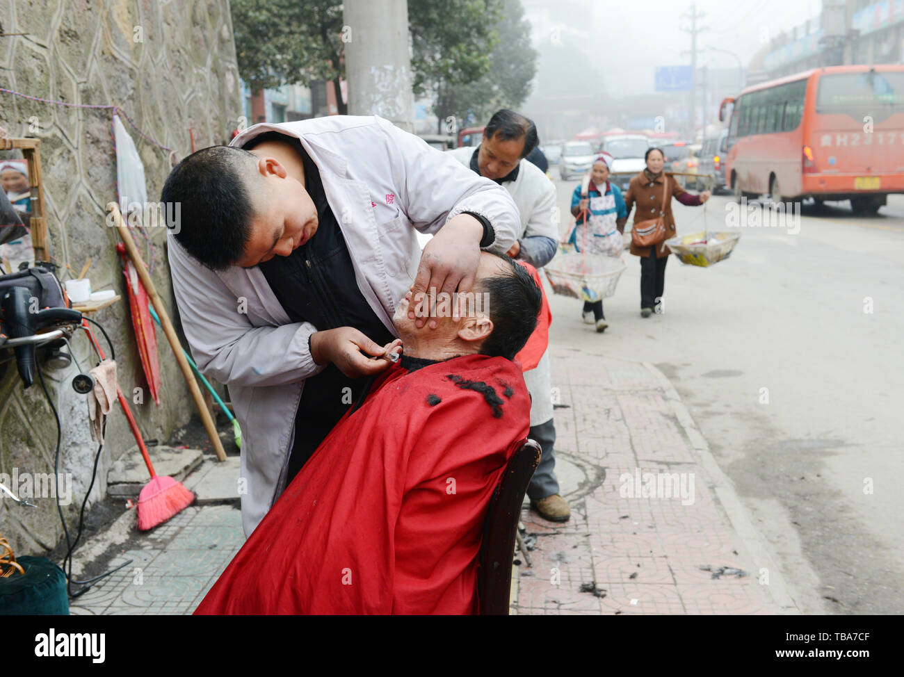 Man getting a shave hi-res stock photography and images - Alamy