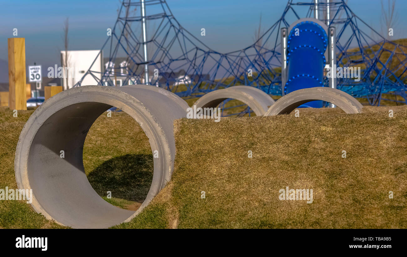 Mound slope hi-res stock photography and images - Alamy