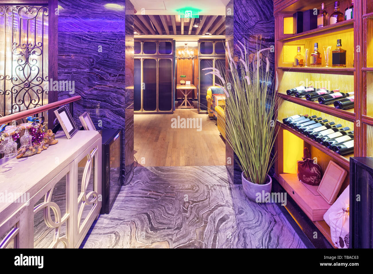 Modern bar counter in hotel hi-res stock photography and images - Alamy
