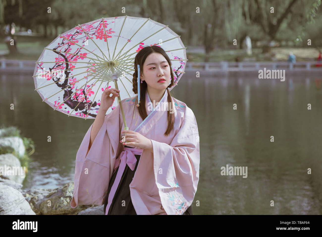 Tao Ran-ting Chinese clothes Stock Photo - Alamy
