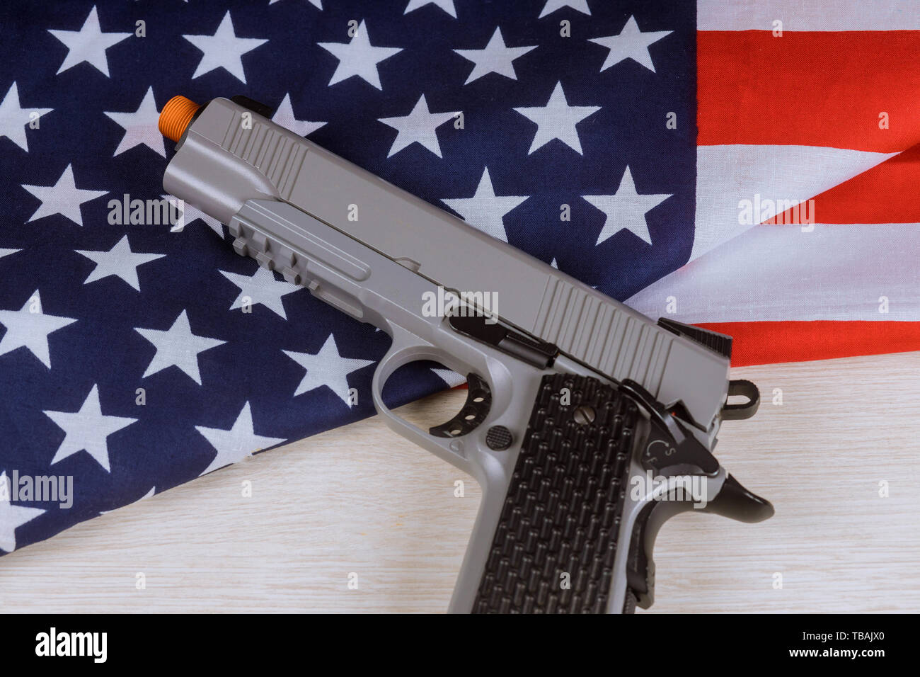 Hand gun us flag hi-res stock photography and images - Alamy