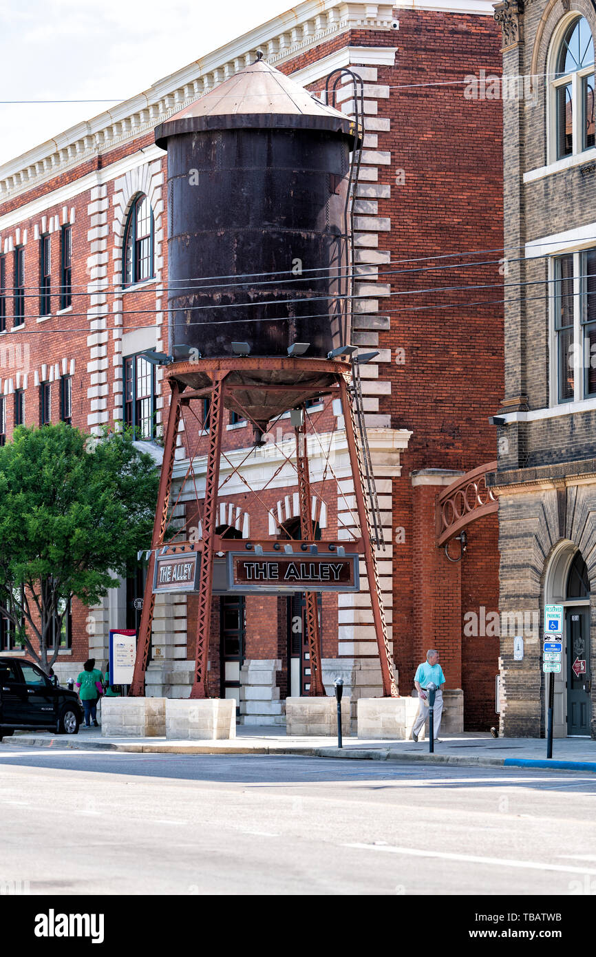 Montgomery street sign hi-res stock photography and images - Alamy