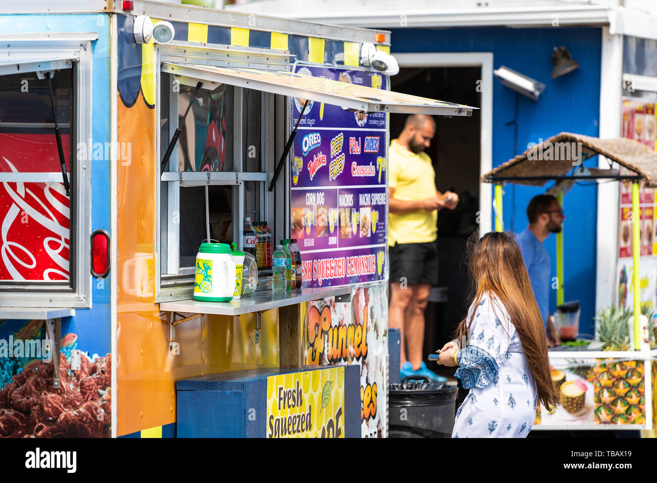 Lemonade stand sign hi-res stock photography and images - Alamy