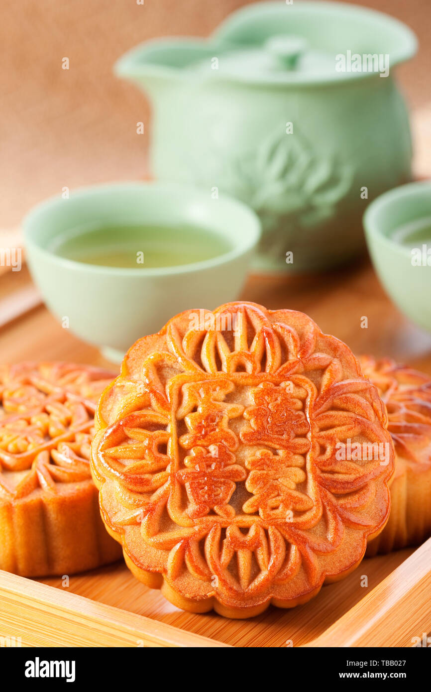 Traditional moon cakes for the Mid-Autumn Festival Stock Photo - Alamy