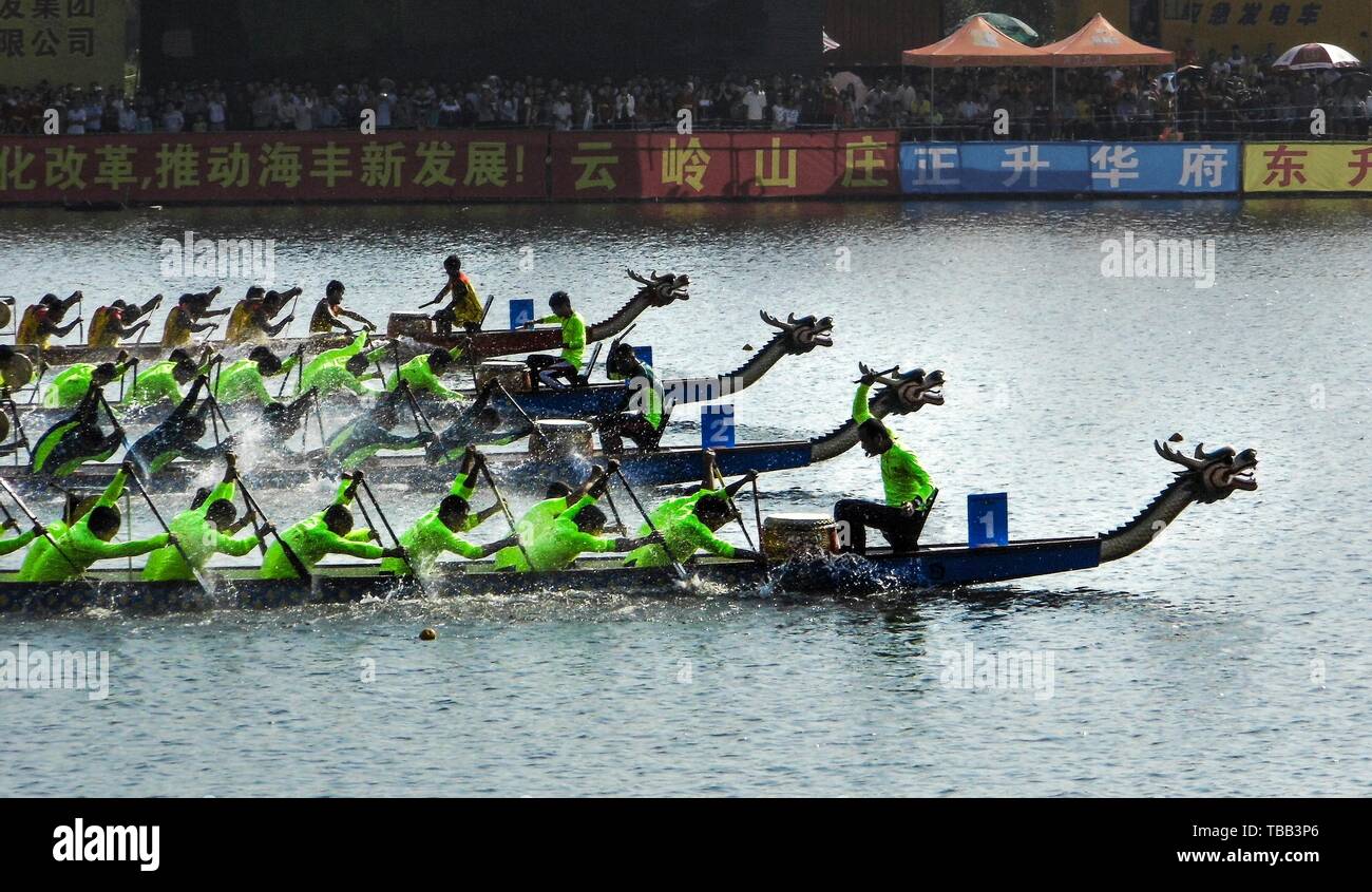 Go hand in hand Stock Photo - Alamy