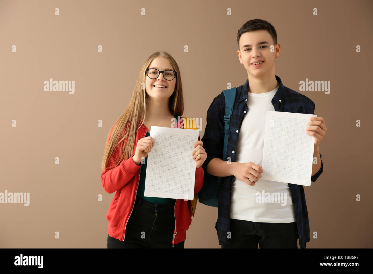 Pupils get their exam results hi-res stock photography and images - Alamy