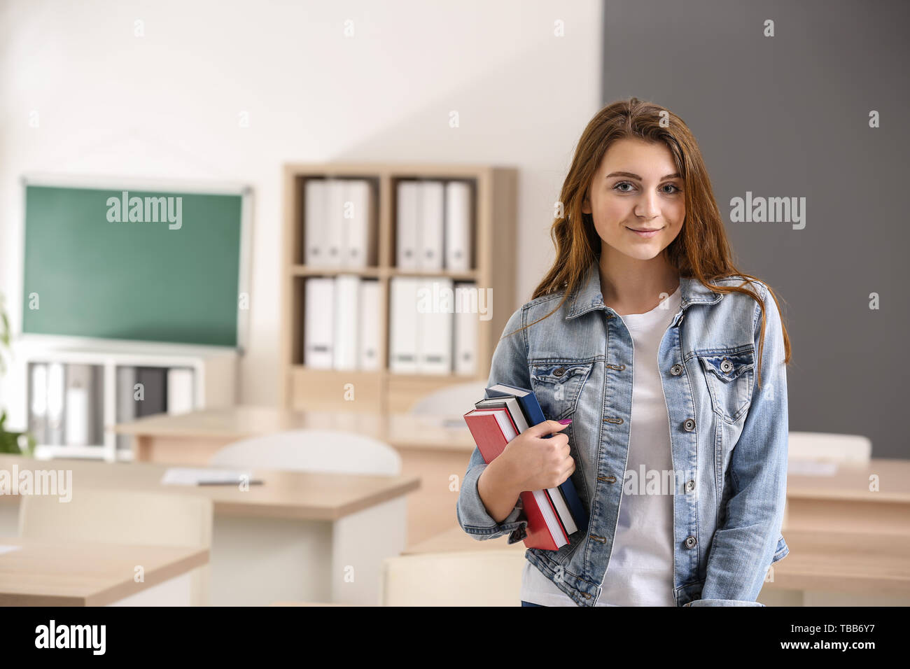 Cute schoolgirl hi-res stock photography and images - Alamy