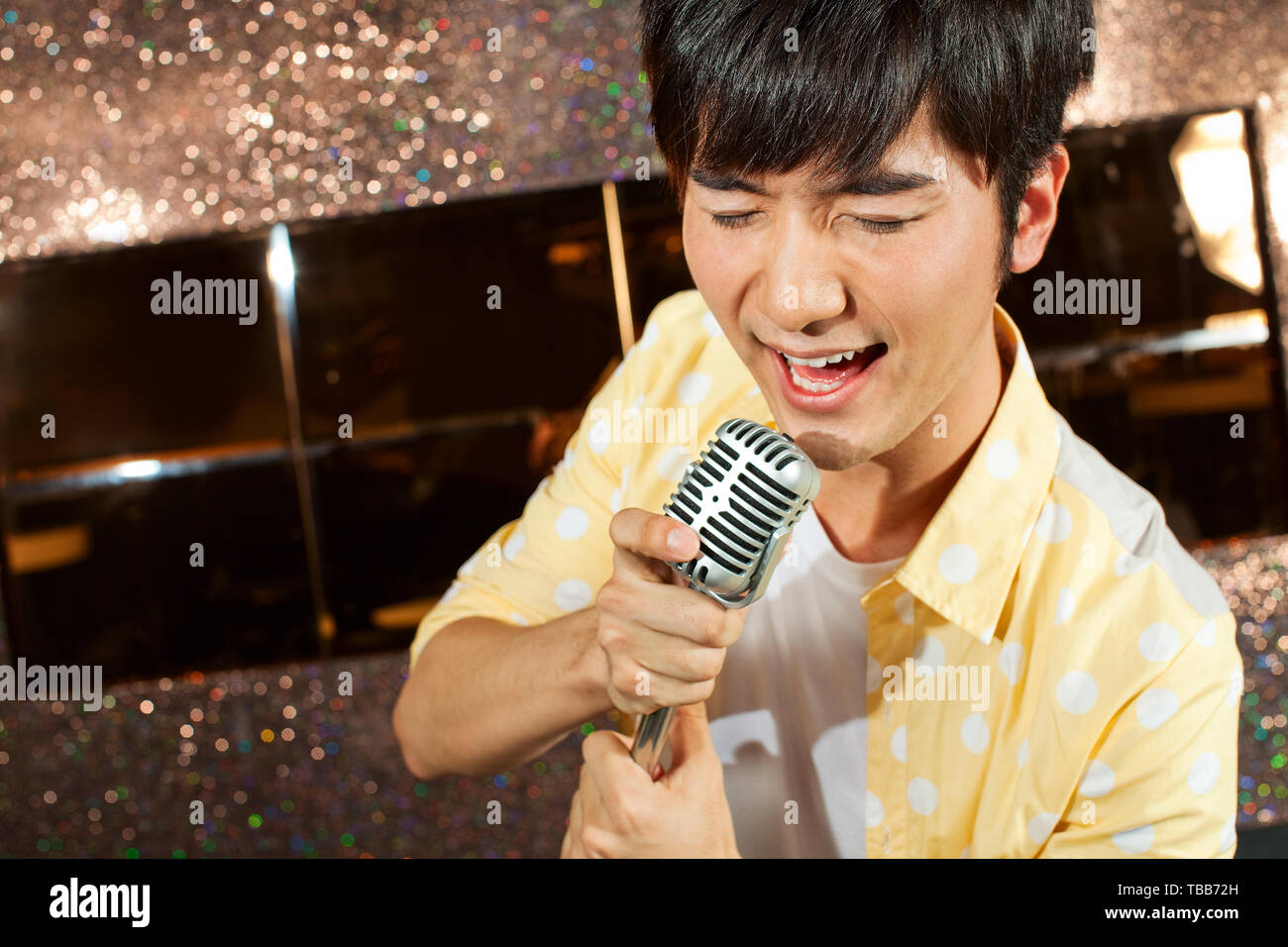 Man acting cool hi-res stock photography and images - Alamy