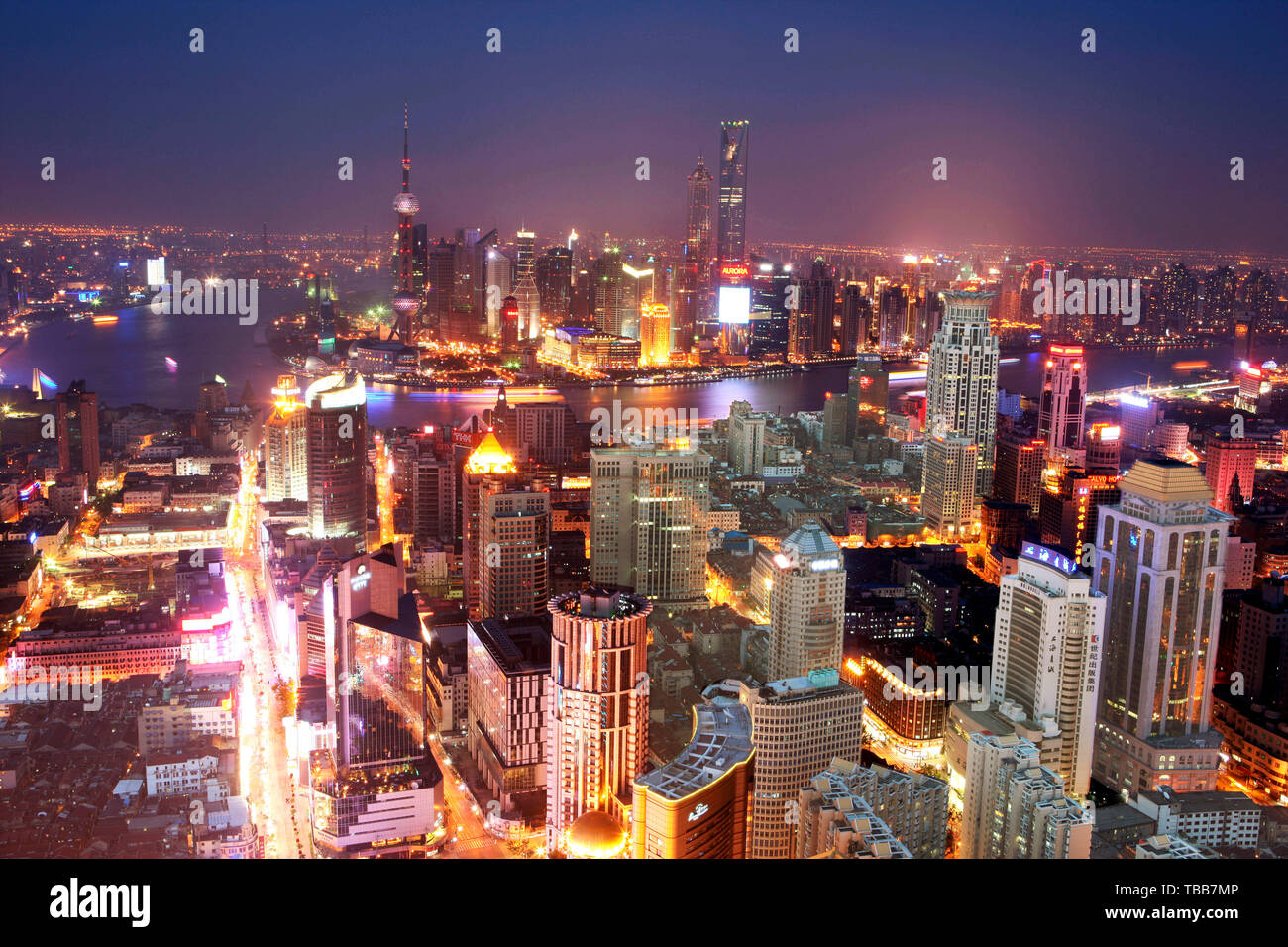 Architectural beauty on both sides of the Pujiang River in Shanghai ...