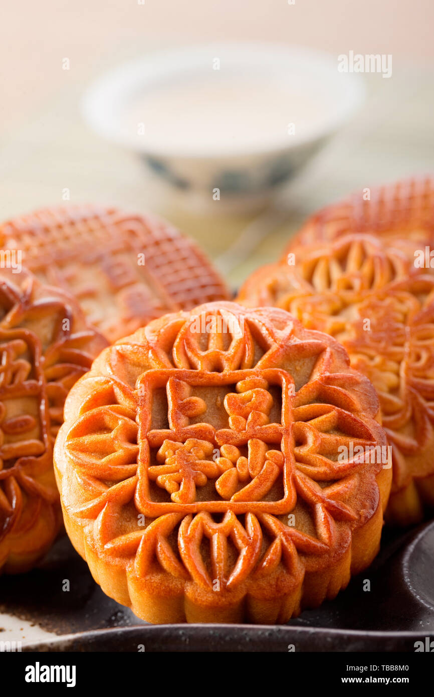 Traditional moon cakes for the Mid-Autumn Festival Stock Photo - Alamy