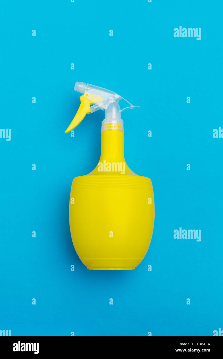 Plastic spray washing bottles with yellow liquid Stock Photo - Alamy